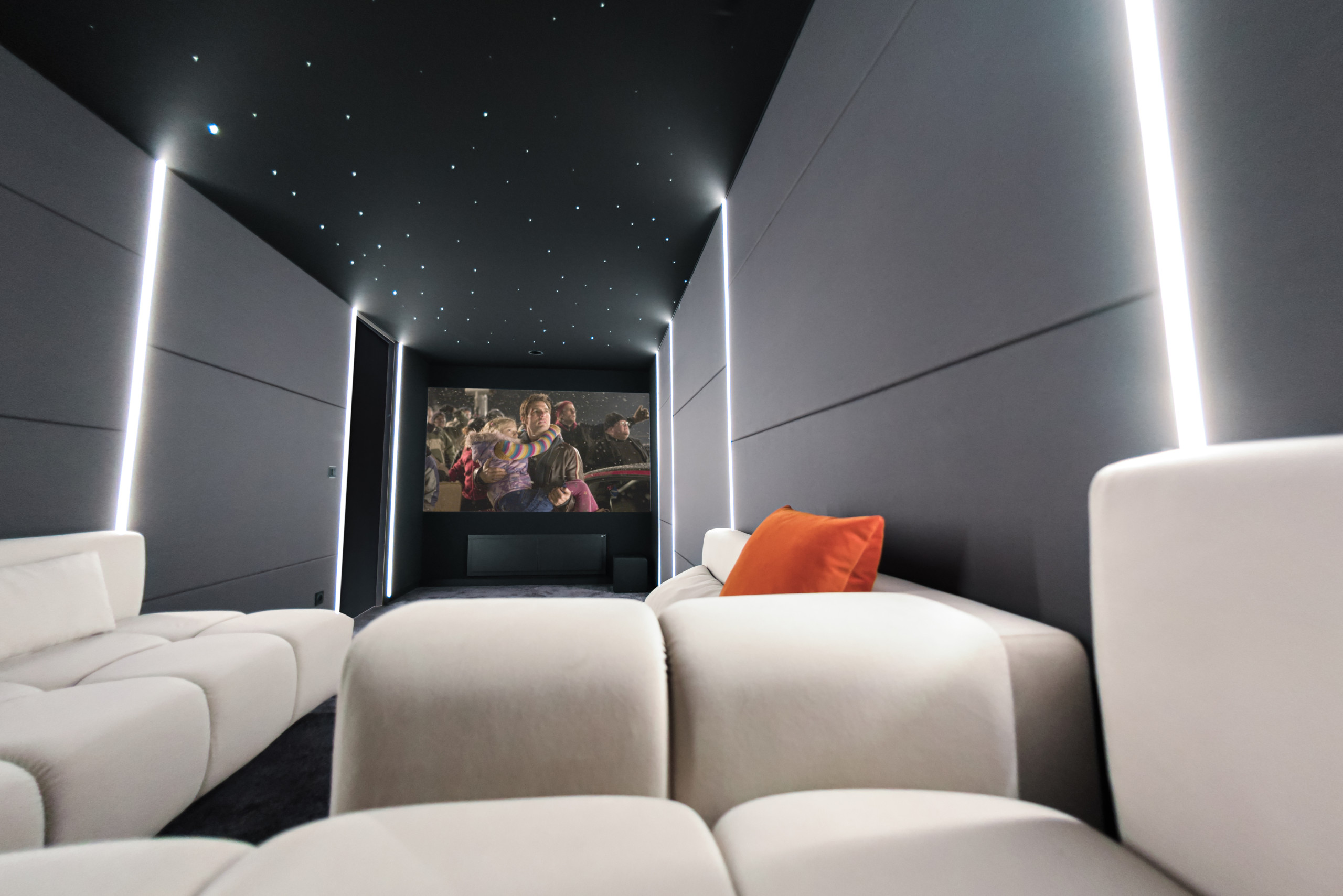 Silver Tunnel - Une salle de cinéma en longueur - MyCiné, Site officiel