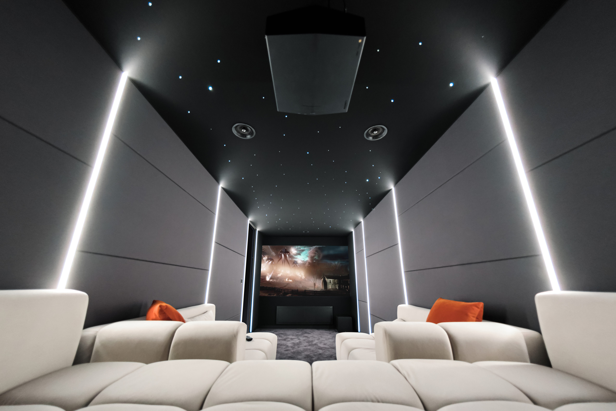 Silver Tunnel - Une salle de cinéma en longueur - MyCiné, Site officiel
