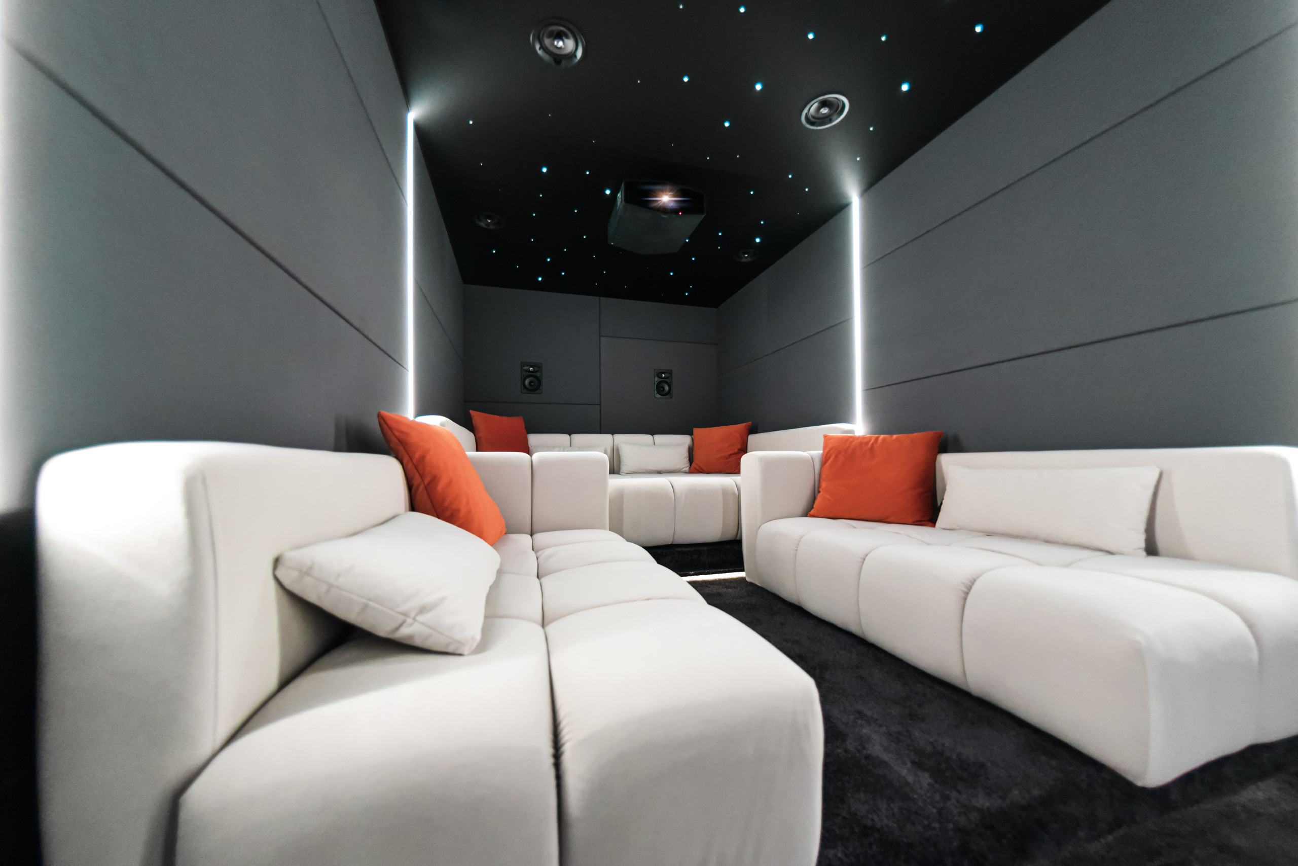 Silver Tunnel - Une salle de cinéma en longueur - MyCiné, Site officiel